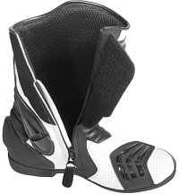 Need Motorcycle Riding Boots? Here's Info to Select the Best Boots for You